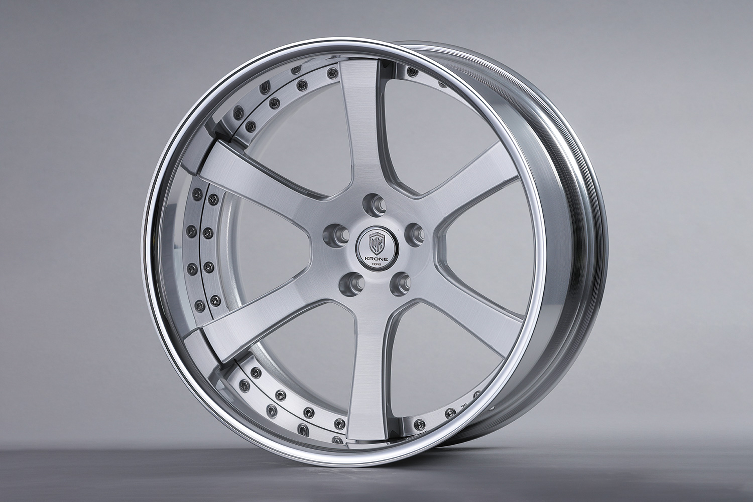 VERZ-WHEELS KR01 VERZカスタムホイールKR01｜KUHL JAPANがプロデュースする究極の「立体造形美」カスタムホイール