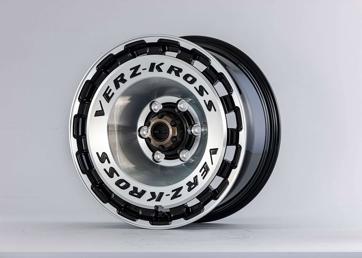 VERZ-WHEELS NEX01 VERZカスタムホイールNEX01｜KUHL JAPANがプロデュースする究極の「立体造形美」カスタムホイール